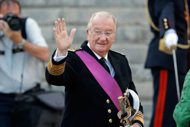 Top 10 Richest Kings In The World 2025