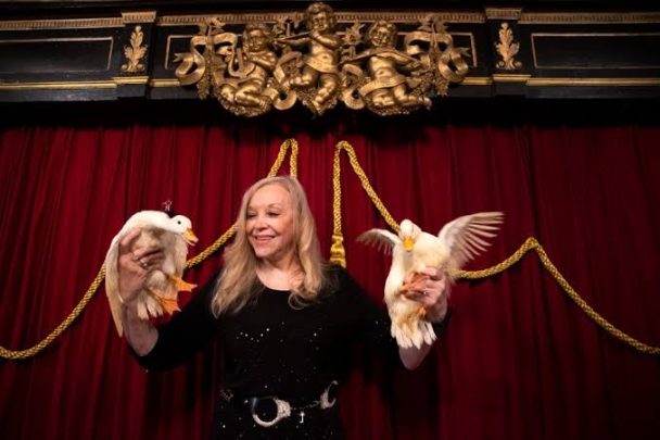 Top 10 Best Female Magicians In The World 2025